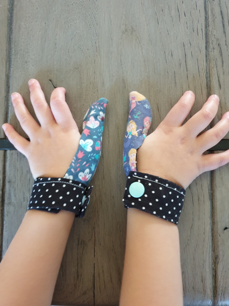 Hulpmiddelen voor het afleren van duimzuigen | Logopediepraktijk Wegwijs